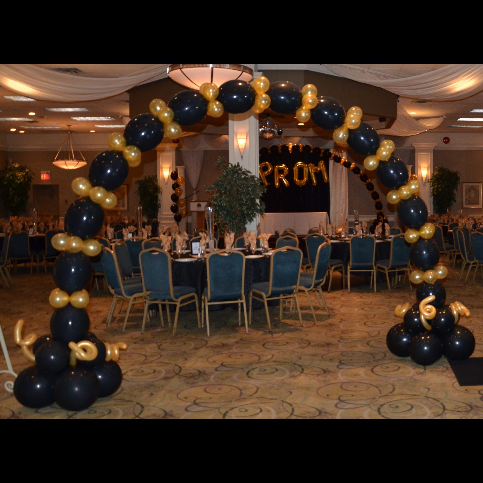 Linked Balloon Arch | Kerry's Party For Less